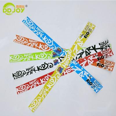 China 250*25mm/250*19mm waterdicht DuPont Tyvek papier polsband voor evenementen Te koop