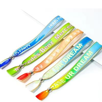 Cina Consigli per eventi personalizzati Feste di festa Braccialetti con chip RFID con stampa del logo su marchi di tessuto in vendita