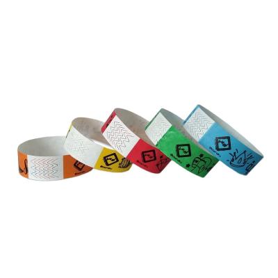 China Pulseira de admissão de eventos auto-aderente com opções de impressão e envio personalizadas à venda