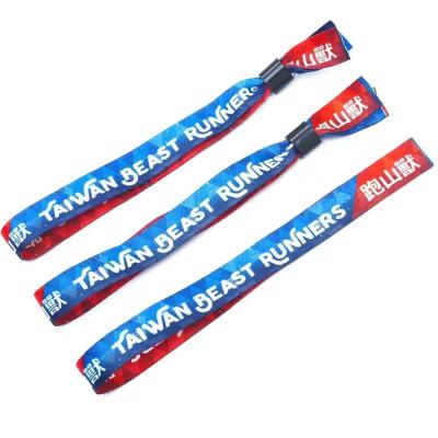 中国 オーダーメイドロゴ印刷 イベント・フェスティバル・パーティのためのRFID腕帯 サテンファブリック 販売のため