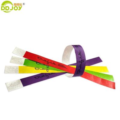 Chine 250*25mm et 250*19mm Code à barres d'entrée personnalisé Tyvek Bracelets en papier pour la fête à vendre