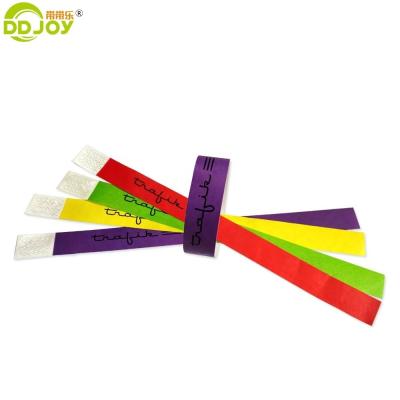Chine 250*25mm et 250*19mm Code à barres d'entrée personnalisé Tyvek Bracelets en papier pour la fête à vendre
