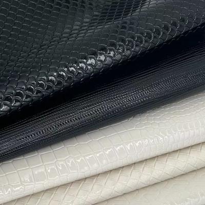 Cina Custodia per telefono in pelle sintetica PVC, artigianato per mobili, stile goffrato lucido e scintillante con funzione elasticizzata, fodera impermeabile per divano in vendita