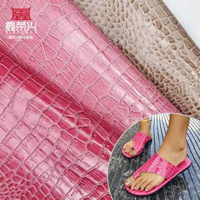 Cina Intagliato in PVC Crocodile Tessitura di cuoio finto di colori vivaci di cuoio sintetico per scarpe borse mobili Materiali artigianali in vendita