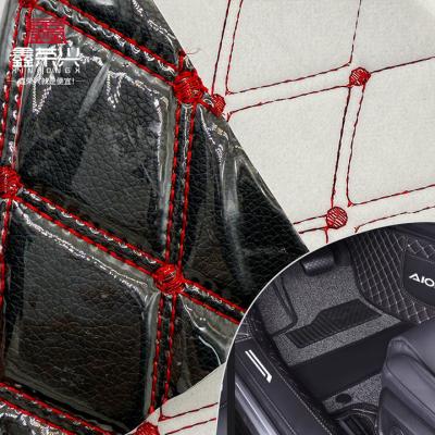 中国 カスタムキルトPVCレザーカーフットマット 4.6mm厚 フォームパッド入り ストレッチフィット エンボス刺繍入り 車のシート ソファ バッグ用 販売のため