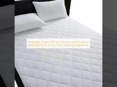 Las sábanas del hotel son suaves y suaves con una excelente transpirabilidad para una experiencia de sueño lujosa