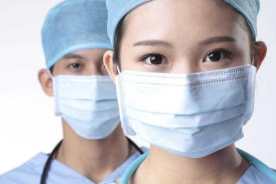 China Máscara quirúrgica disponible blanca de la tela no tejida para prevenir gripe con duradero en venta