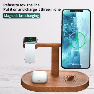 Cina 3 magnetici in 1 stazione senza fili del caricatore per il iwatch Earbuds dello Smart Phone in vendita
