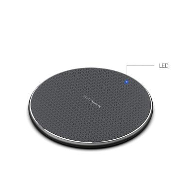 Cina 5V 2A 10W Desktop Universal fast wireless charger D100*6mm in vendita