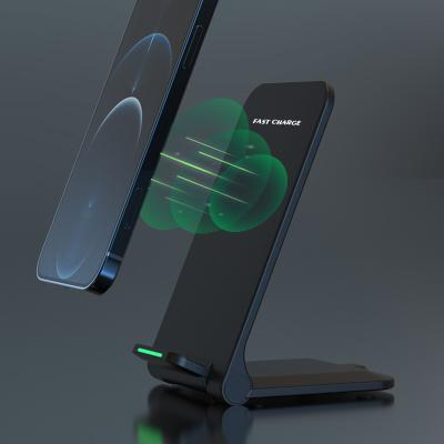 中国 15W Vertical Qi Wireless Charger Stand Foldable Portable Fast Charging For Iphone 販売のため