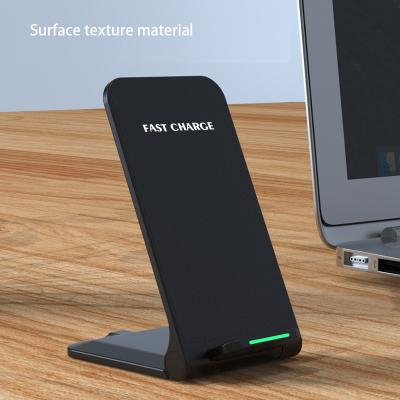 中国 15W Qi Cordless Wireless Charger Vertical Foldable Portable Fast Charging 販売のため