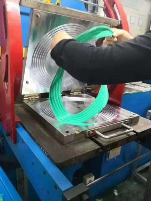 China Green NBR/FKM/FFKM/EDPM/SI Rubber O Rings OEM/ODM Compression Molding with Good Oil Resistance 16-30 N/mm Tear Strength for sale