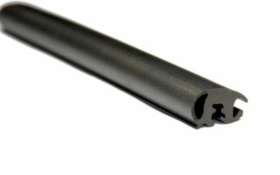 Chine Le caoutchouc des véhicules à moteur Co-expulsé des véhicules à moteur d'EPDM scelle la bande d'étanchéité à vendre