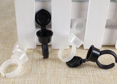 中国 半永久的な顔料の入れ墨の付属品のための帽子が付いている透明なリング コップの入れ墨インク コップ 販売のため