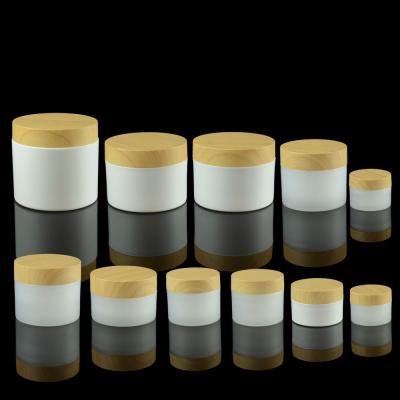 Cina 10g 20g 30g pp scremano il barattolo che imballa i contenitori cosmetici di bambù del coperchio della crema dell'occhio dell'OEM in vendita