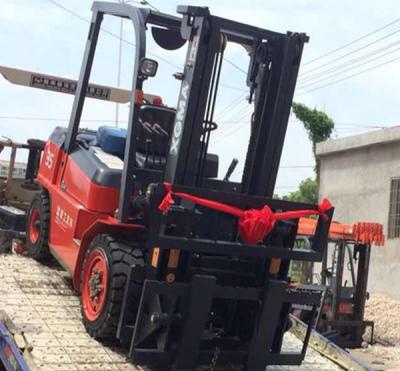 Cina Diesel flessibile del carrello elevatore del corpo 3 tonnellate, un carrello elevatore a forcale di 4 ruote per industria alimentare in vendita