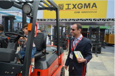 Cina carrello elevatore di combustione interna di 3t 4.2t con la pompa idraulica diesel di Mitsubishi in vendita