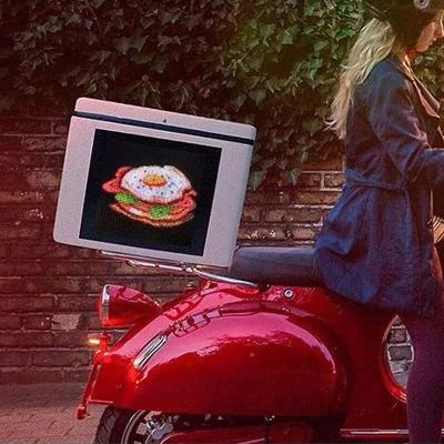Cina SMD P3 3mm ha condotto l'automobile che annuncia gli schermi di visualizzazione per la consegna dell'alimento della motocicletta in vendita