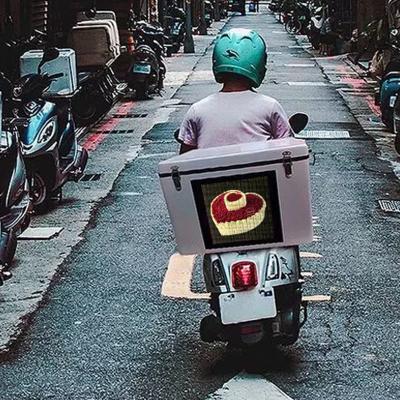 Cina Il quadrato di colore completo P3 ha condotto la visualizzazione 10w per alimento consegna il motorino 3G 4G in vendita