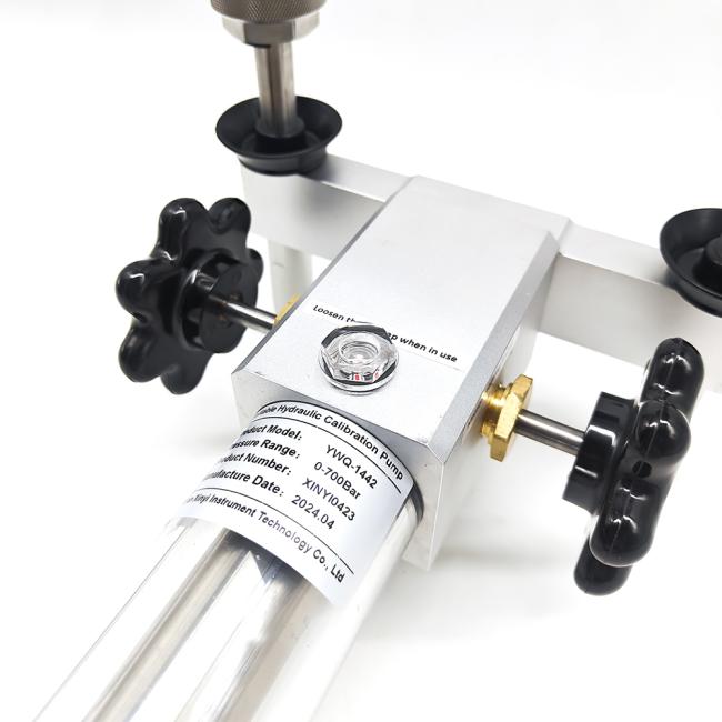 Portable Hydraulic Pump 700 Bar - Operation View