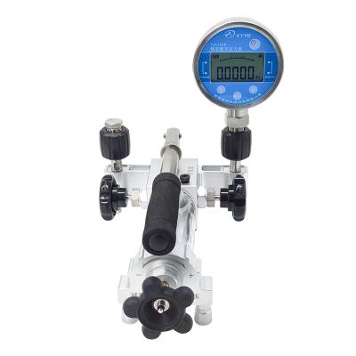 China Factory Hot Selling Device High 700Bar Hydraulic Power Pressure Measuring Instrument Portable Manual Pressure Source for sale