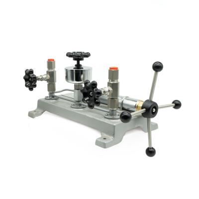 Cina Pompa di taratura idraulica portatile YW-60 Pompa manuale ad alta pressione per la taratura in loco degli strumenti a pressione in vendita