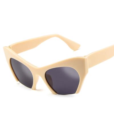 Cina Occhiali da sole d'avanguardia BSCI di vendita di Cat Eye Women Plastic Hot della mezza struttura di modo in vendita