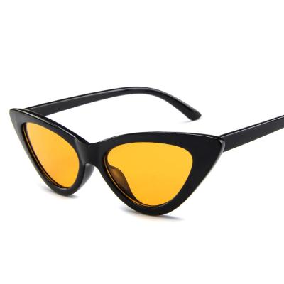 Cina Struttura di plastica retro dello stretto di Cat Eye Sunglasses Women Cat dell'occhio di vetro d'annata di colpo in vendita