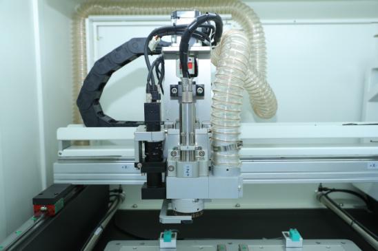 Vacuum on the milling cutter plate splitter 1