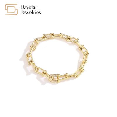 Cina 18k Diamond Zircon Jewelry Set Horseshoe placcato oro U geometrico in vendita