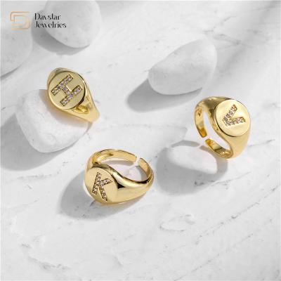 Cina Cristallo di rocca regolabile Diamond Initial Ring, anello di Chunky Zircon Gold Plated Letter in vendita
