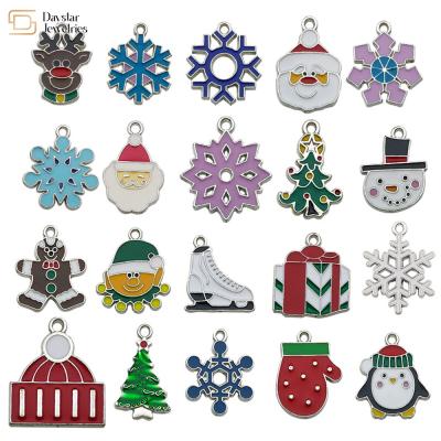 Cina Il Natale incanta il pendente dello smalto placcato oro su ordinazione per i gioielli di Diy che fanno gli incanti del braccialetto della collana degli orecchini in vendita