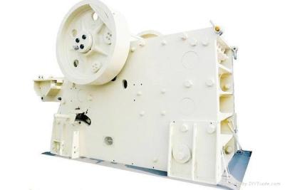 中国 JCは顎粉砕機機械360T/歯の形の側面の版とのH容量に投石します 販売のため