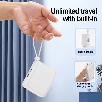 中国 ポータブルミニパワーバンク 10000mAh 35W超高速充電 パワーバンク LEDディスプレイ付き ダブルケーブルパワーバンク内蔵 販売のため