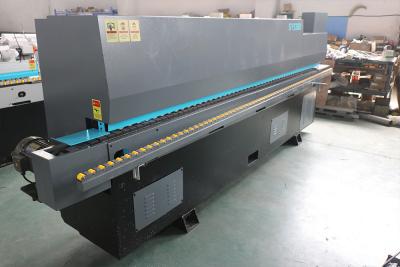 Cina Macchine per la lavorazione del legno macchina automatica per la bandazione dei bordi con 380V di tensione 4100x800x1560mm in vendita