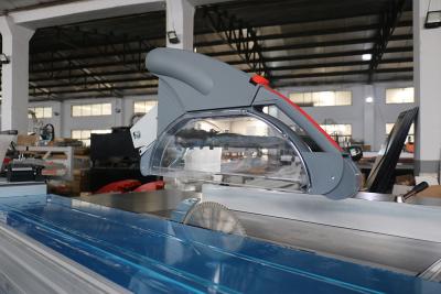 Cina Macchina per la sega a pannello di precisione MJ6132S con lama di punteggio all'interno dell'impianto di produzione in vendita