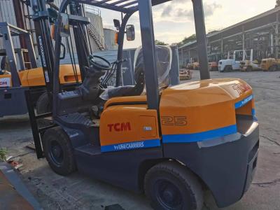Cina 2.5 tonnellate di carrello elevatore TCM FD25 in Giappone con altezza minima di sollevamento 23 mm e lunghezza di forcella 1150 mm in vendita
