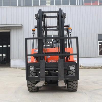 Cina 5 tonnellate di carrello elevatore diesel con posizionatore di forcella del motore ISUZU e cambio laterale Euro5/EPA in vendita