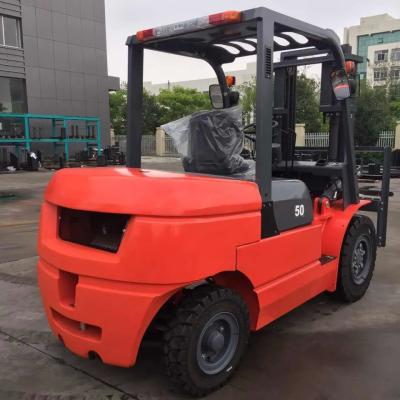 Cina 5 tonnellate di carrello elevatore diesel con posizionatore di forcella del motore ISUZU e cambio laterale Euro5/EPA in vendita