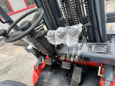 China DC MOTOR Japan Engine Forklift Lifting 4.0 4.5 Meters 3 Stages Side Shift Capacity 3ton for sale