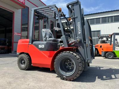 Cina Potente carrello elevatore diesel da 5 tonnellate con motore ISUZU giapponese e posizionatore a forcella in vendita
