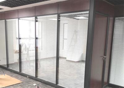 Cina 12mm ha temperato la singola divisione lustrata di vetro, divisore in vetro pieno di altezza in vendita