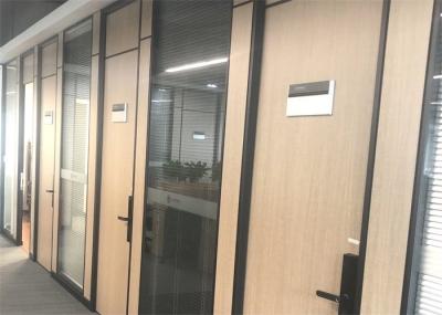 Cina Divisioni di legno dell'ufficio pieno di altezza, vetro di Hall Partition With Wood And in vendita