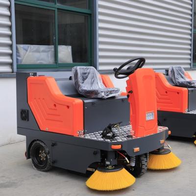 China Hotels Electric Ride On Road Sweeper Sweeper Road Cleaning Truck for sale