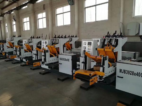 Industrial Fully Automatic Horizontal Band Saw Horizontal Resaw Bandsaw For Wood 380mm