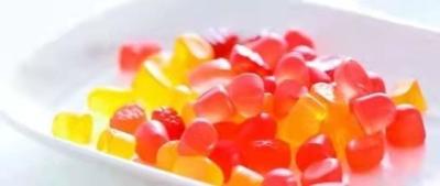 China Machine Jelly Bear Love Heart Candy die van het functie de Kleverige Suikergoed Machine produceren Te koop