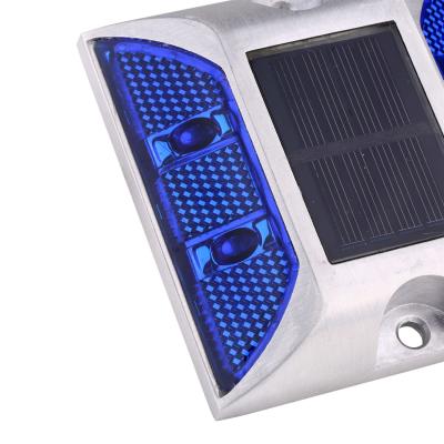 Cina 1.2V di alluminio 600 MAH Solar Road Stud Light, indicatori riflettenti blu della strada in vendita