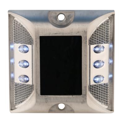 Cina La strada solare UV del PC di alluminio LED fissa 600MAH 5mm 8000mcd in vendita