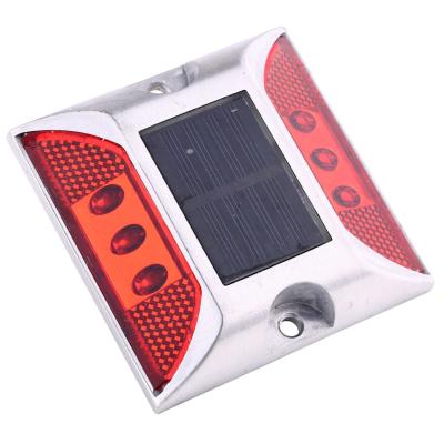 Cina Modo costante istantaneo solare del lavoro degli indicatori 600MAH 2V della strada delle isole pedonali LED in vendita