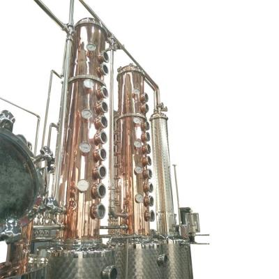 Cina 2000 litri attrezzature per colonne di distillazione di alcol di rame rosso per la lavorazione tipi di alcol in vendita